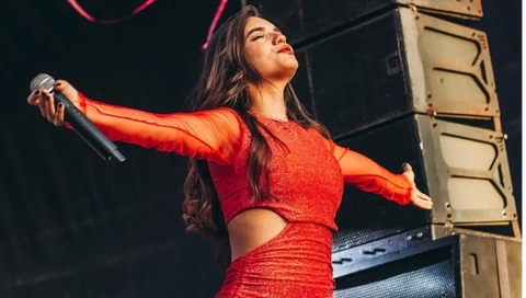 Noda de Caju anuncia Ariane Sandrine como nova vocalista